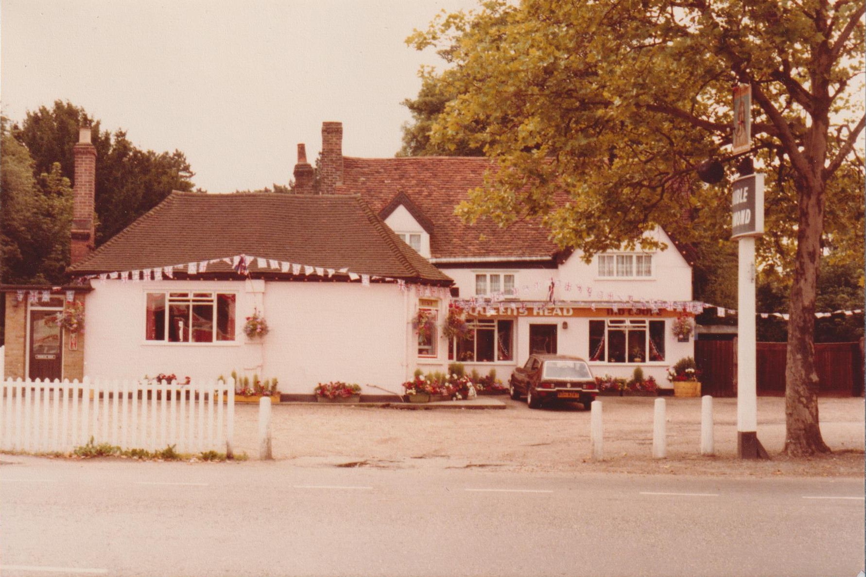 The Queens Head Public House, Wormley | Grade 2 Listed Buildings, Pubs ...