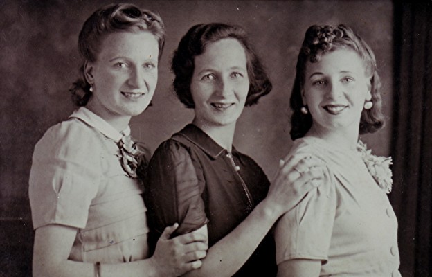 The Bennett Sisters | Redbourn Families A-C | Herts Memories