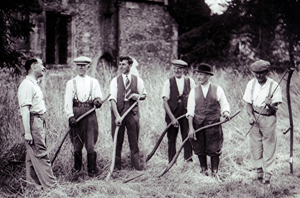 Churchyard Workers | Redbourn Church Groups, Redbourn Work Groups ...