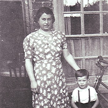 Edith & Eric Fox | Redbourn Groups by surname D-F | Herts Memories