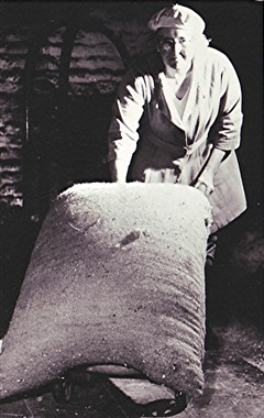 Ivy Hawkins | Redbourn Individuals G-I by surname | Herts Memories