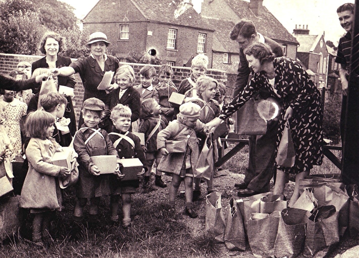 Evacuees in Hertfordshire | Evacuees, World War II | Herts Memories