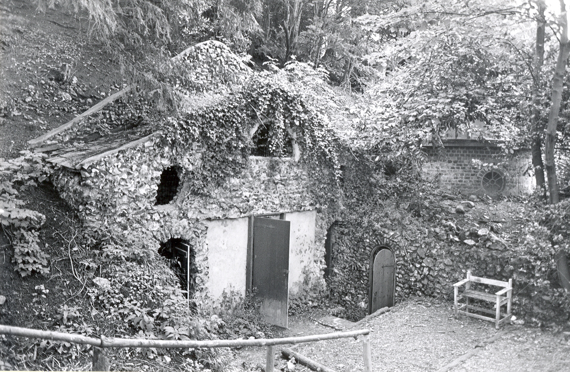 My grotto's bigger than yours... | Monuments and memorials ...