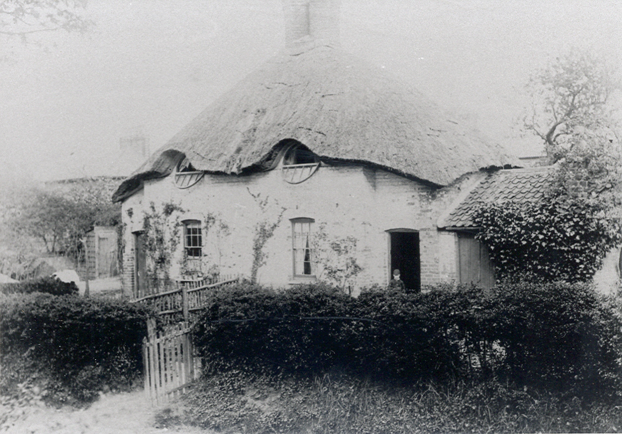 Unidentified Thatched Cottage | Mystery photos | Herts Memories
